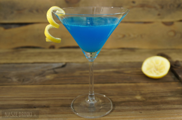 Blue Balalaika - niebieski drink na bazie wódki - Nasze Drinki